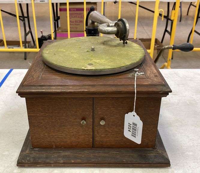 VICTOR TALKING MACHINE oak case table-top phonograph - Hurley Real ...
