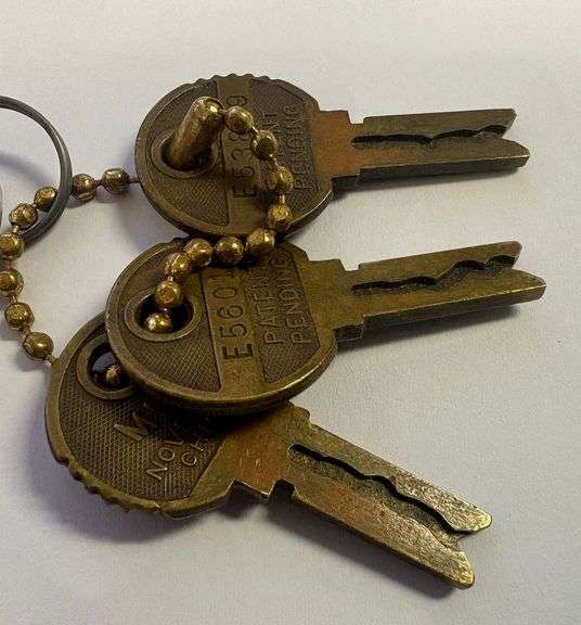 MILLS NOVELTY CO Bell-Fruit-Gum slot machine, copyright 1910 with keys ...