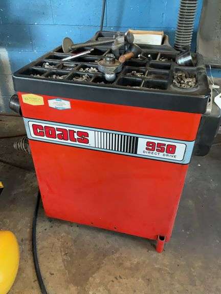 Coats 950 Computer Wheel Balancer - Hurley Real Estate & Auctions