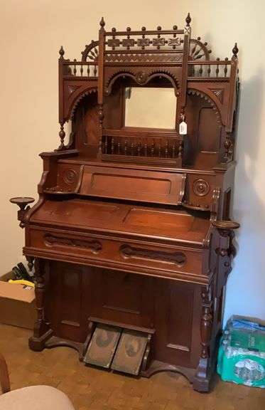 M.P. MOLLER/ HAGERSTOWN MD Victorian parlor organ in fancy case w ...