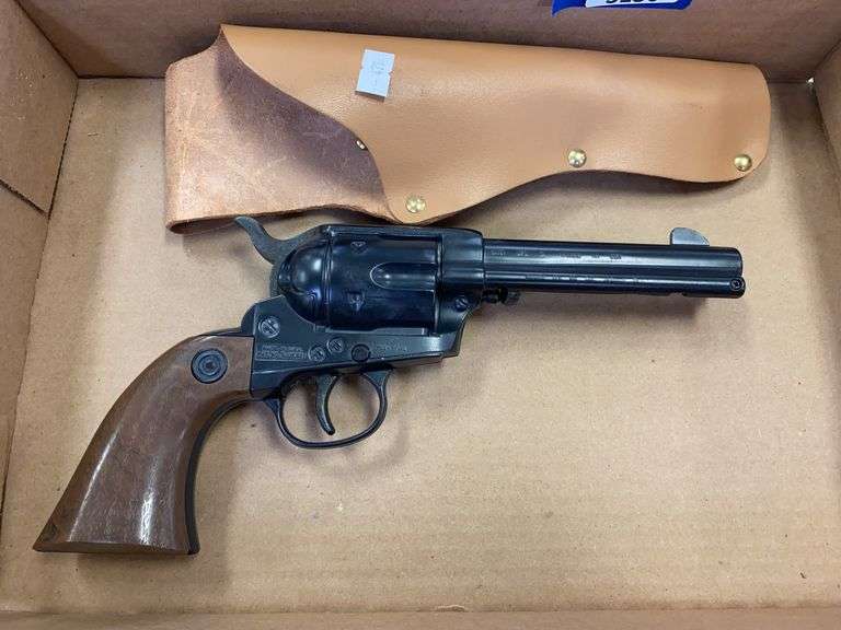 Daisy BB pistol w/ holster - Hurley Real Estate & Auctions