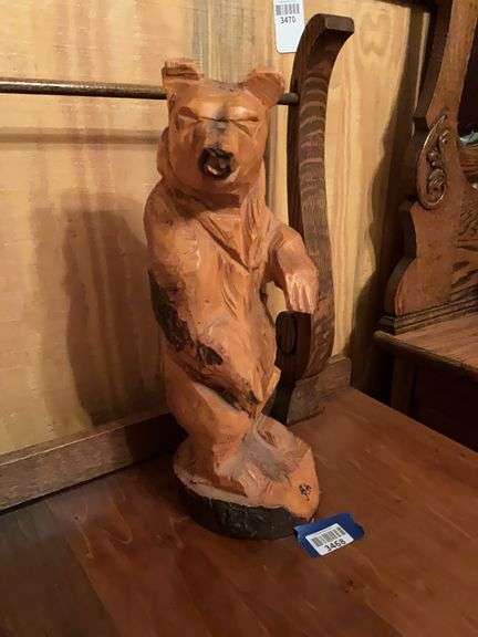 Bear wood carving - Hurley Real Estate & Auctions