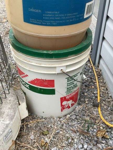 Dyna-Glow kerosene heater and kerosene container, plastic bucket ...