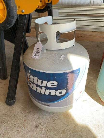 Full propane tank - Hurley Real Estate & Auctions