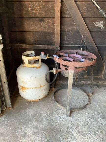 Propane tank and burner, Full - Hurley Real Estate & Auctions
