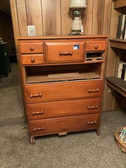Maple finish dresser and chest of drawers - note damaged drawer fronts ...