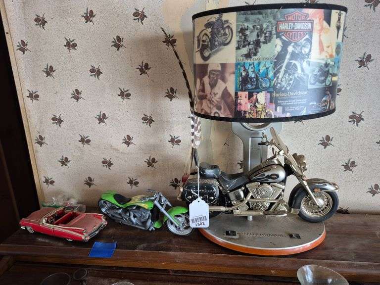 Harley Davidson motorcycle table lamp w/ patterned shade, model car and ...