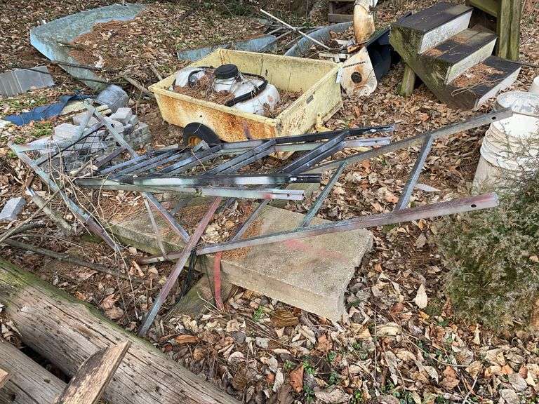 Tree stand - Hurley Real Estate & Auctions