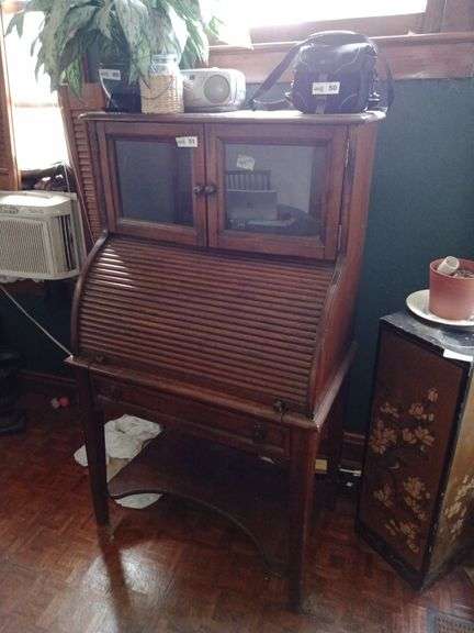 Roll top desk with hutch with pull out desktop contents not included ...