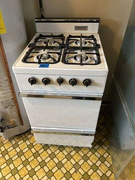 Roper Natural Gas Stove - Integrity Auctioneers