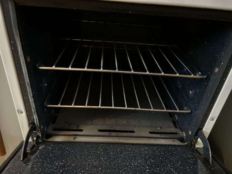 Roper Natural Gas Stove - Integrity Auctioneers