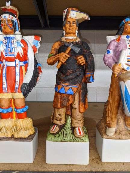 SKI COUNTRY NATIVE AMERICAN DECANTER (NO LABELS) - Isabell Auction