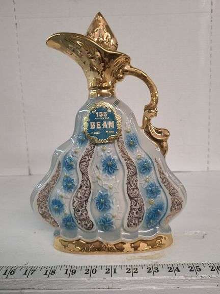 BEAM PITCHER DECANTER HAS CONTENTS - Isabell Auction