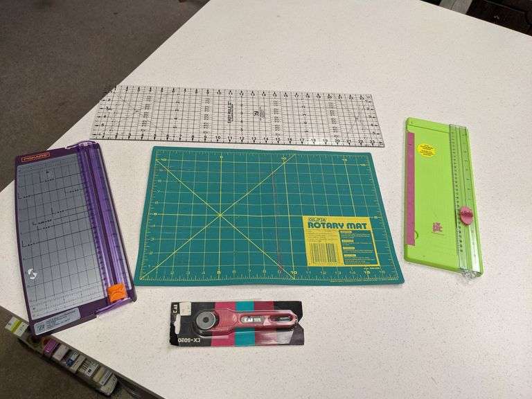 ROTARY MAT, CUTTERS, EASY RULE, ROTARY CUTTER - Isabell Auction