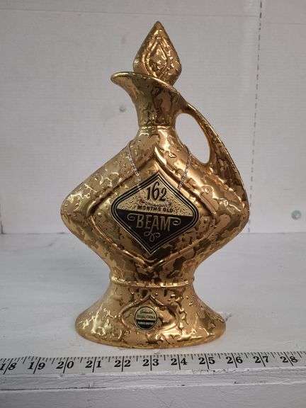 BEAM PITCHER DECANTER HAS CONTENTS - Isabell Auction