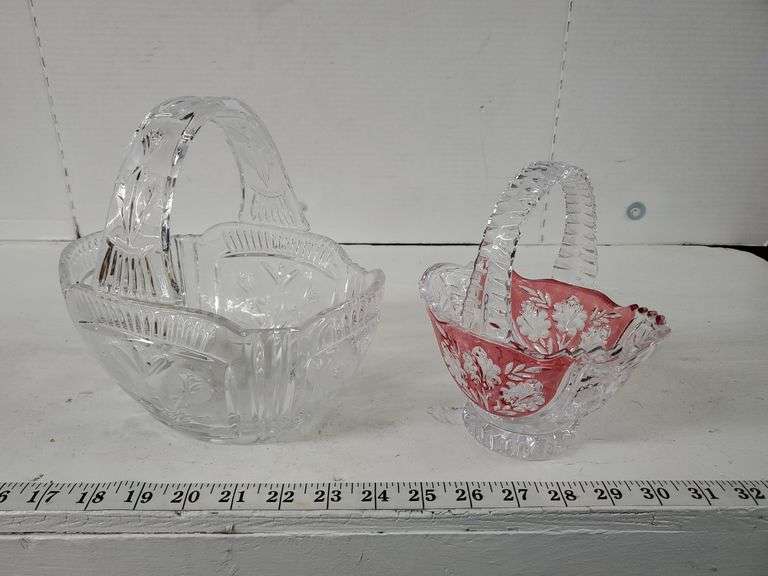 PAIR OF CRYSTAL BASKETS - Isabell Auction