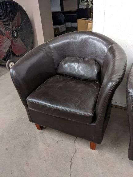 CURVED BACK VINYL LOBBY/OCCASIONAL CHAIR - Isabell Auction