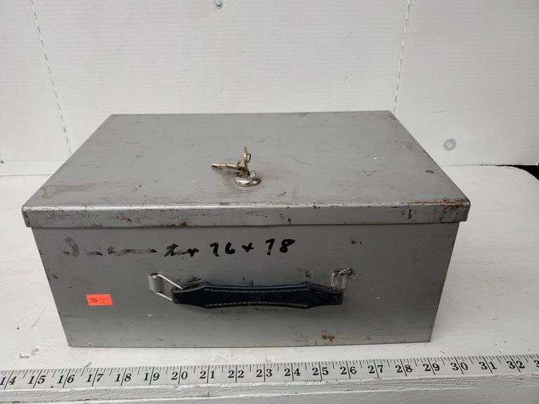 14 IN. LONG HEAVY DUTY LOCK BOX WITH KEY - Isabell Auction