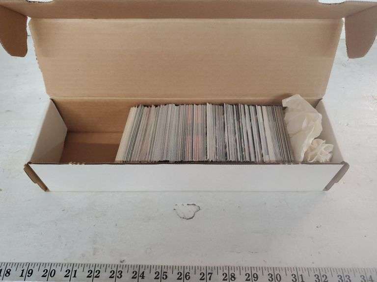 Assorted Upperdeck Baseball Cards - Isabell Auction
