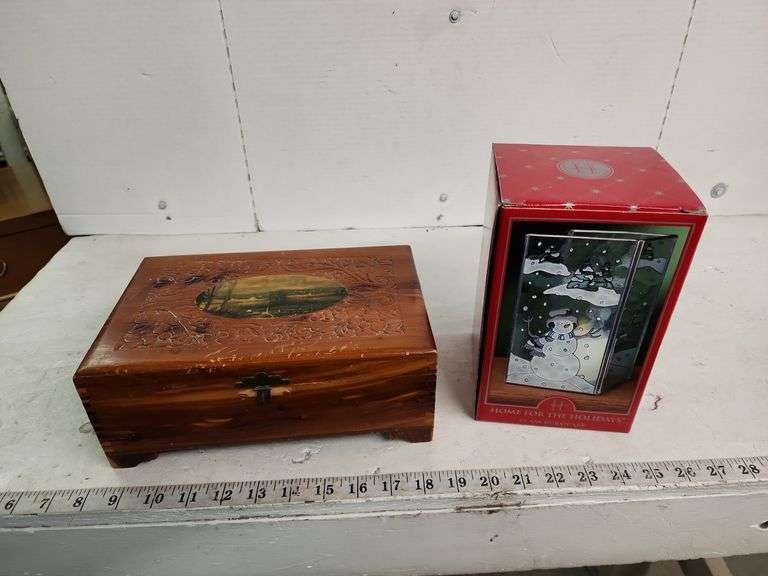WOOD BOX & SNOWMAN HURRICANE CANDLE - Isabell Auction