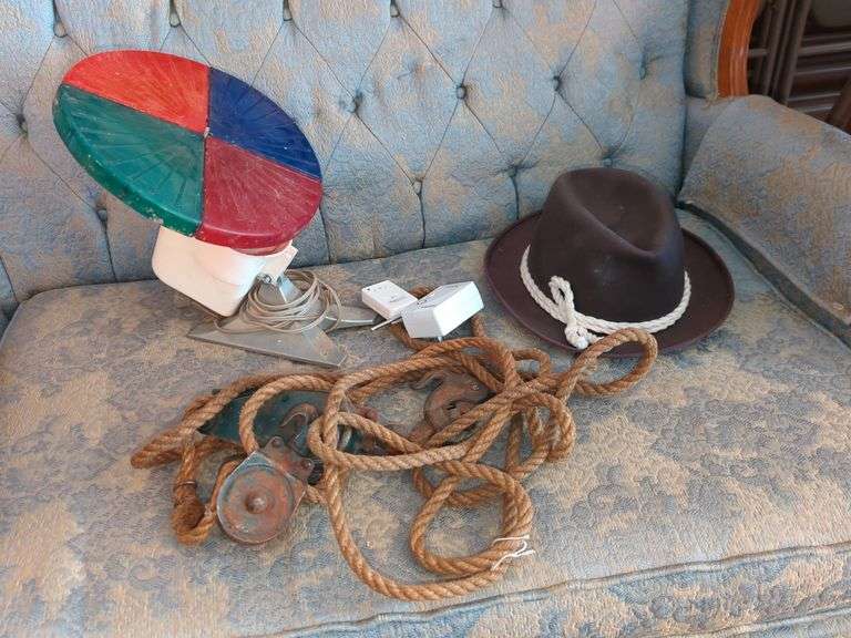 VINTAGE COLOR WHEEL, ROPE PULLEY, & HAT - Isabell Auction