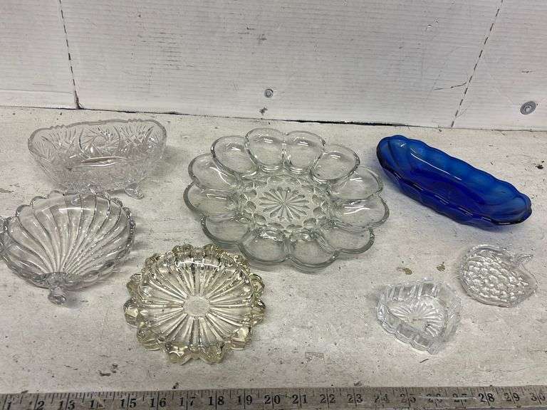 ASSORTED GLASSWARE - Isabell Auction
