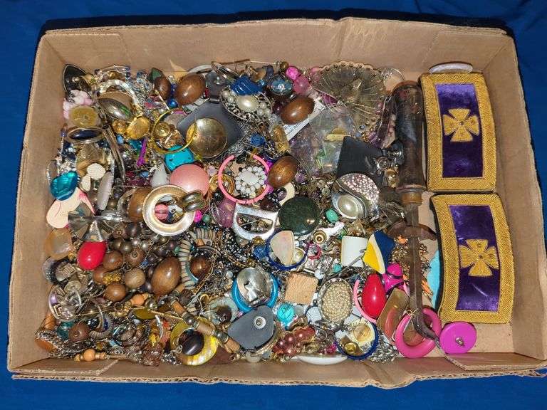 LOT OF ASST'D JEWELRY ITEMS - Isabell Auction