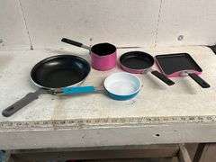(1) (8”) PAN, (4) MINI PANS - Isabell Auction