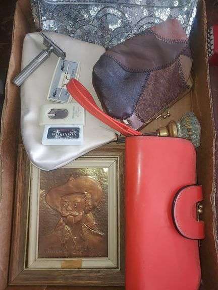 LOT OF ASSORTED PURSE WALLETS DOOR KNOB VINTAGE RAZOR AND WILD BILL COPPER PICTURE - Isabell Auction
