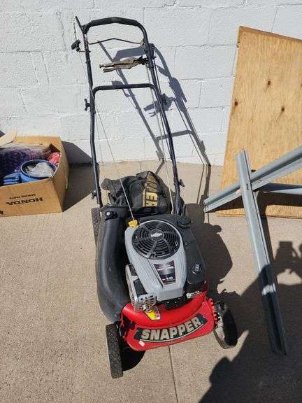 (OUT) SNAPPER SELF PROPELLED MOWER - Isabell Auction