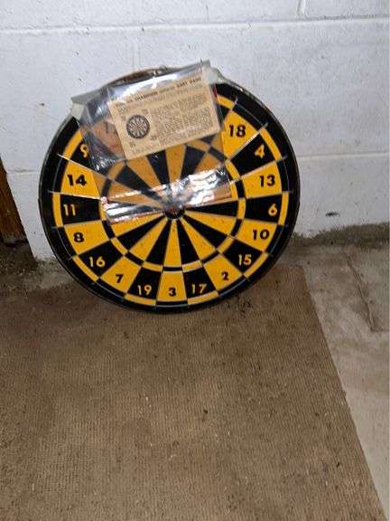 VINTAGE DART BOARD - Isabell Auction