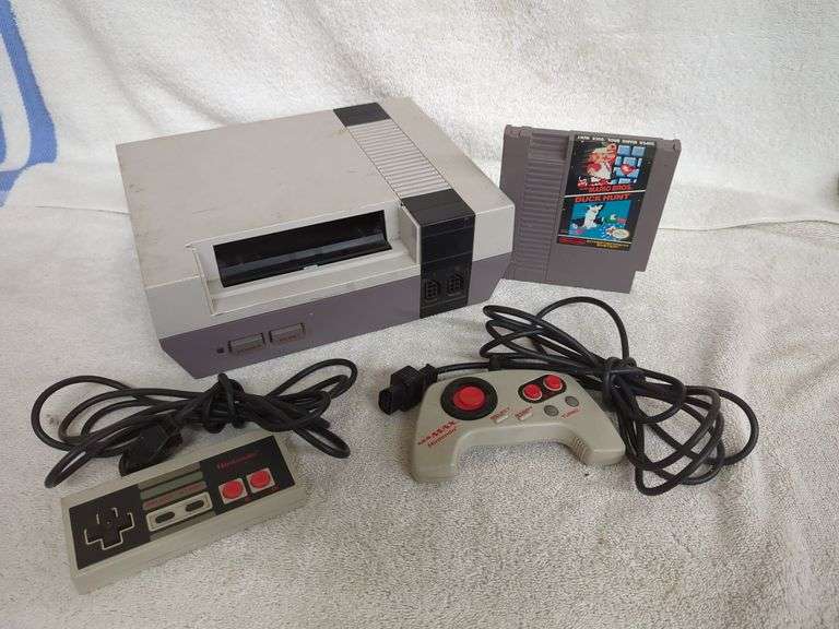 ORIGINAL NINTENDO ENTERTAINMENT SYSTEM WITH (2) CONTROLLERS & GAME (NO ...