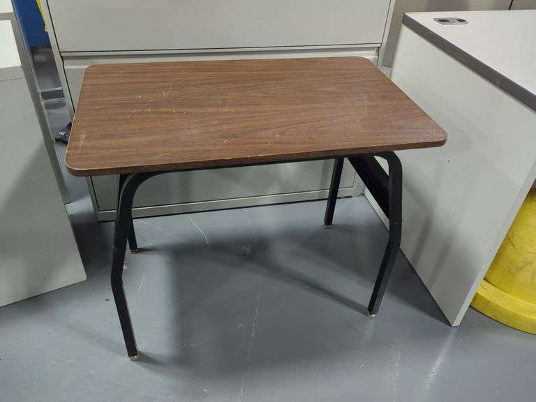 SM. TABLE/DESK (32" WIDE) - Isabell Auction