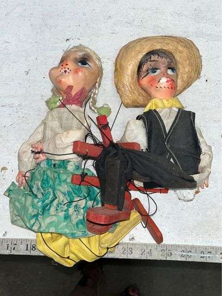 (2) VINTAGE PUPPETS - Isabell Auction