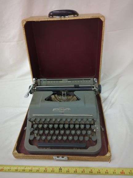 VINTAGE TOWER TABULATOR PORTABLE TYPEWRITER - Isabell Auction