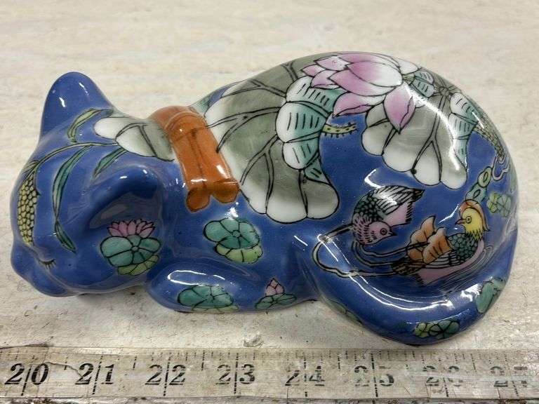 PORCELAIN SLEEPING CAT - Isabell Auction