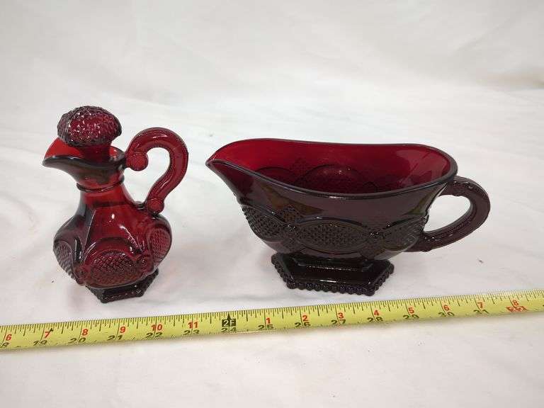 VINTAGE RUBY RED GLASS CRUET & GRAVY BOAT - Isabell Auction