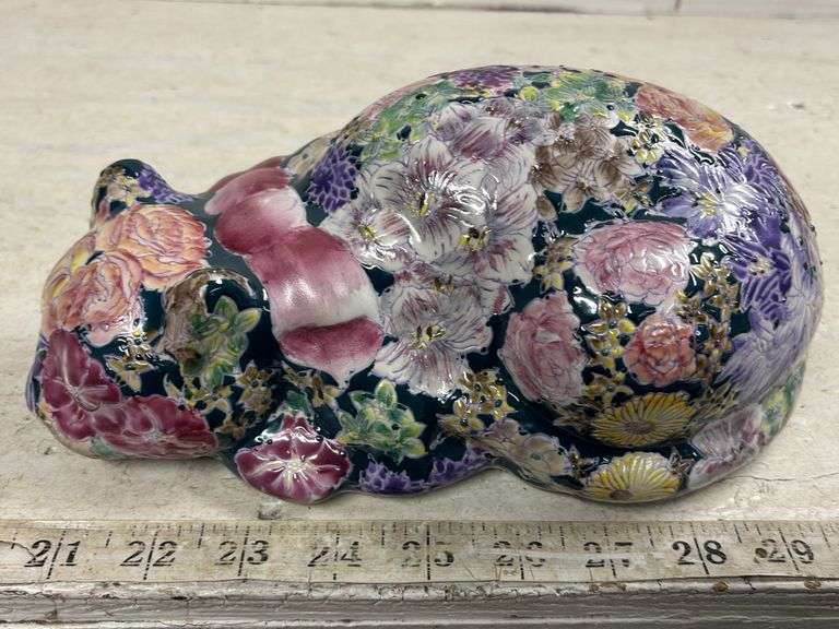PORCELAIN SLEEPING CAT - Isabell Auction