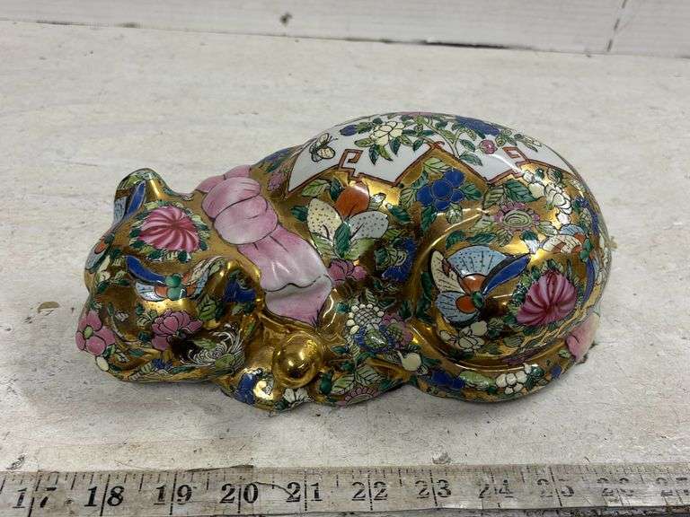 PORCELAIN SLEEPING CAT - Isabell Auction