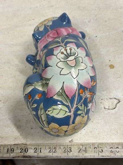 PORCELAIN SLEEPING CAT - Isabell Auction