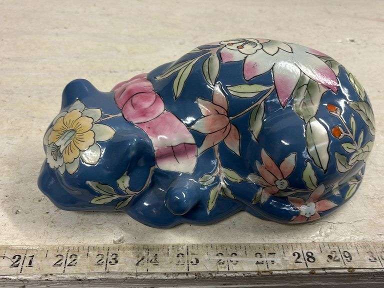 PORCELAIN SLEEPING CAT - Isabell Auction