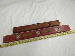 (2) VINTAGE WOODEN LEVELS - Isabell Auction