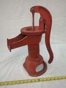 VINTAGE IRON PITCHER PUMP - Isabell Auction