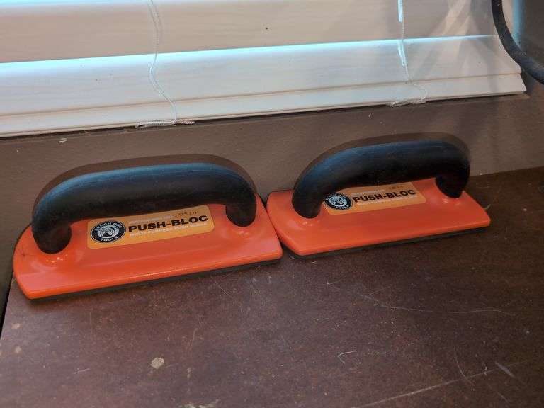 (2) BENCH DOG MULTI-PURPOSE PUSH BLOCKS - Isabell Auction