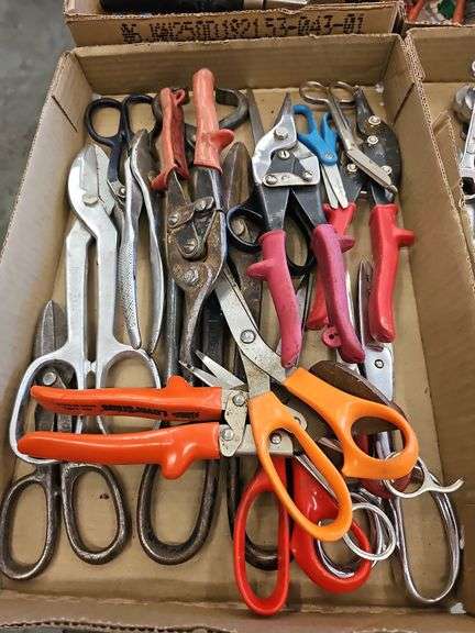ASSORTED SNIPS, SCISSORS - Isabell Auction