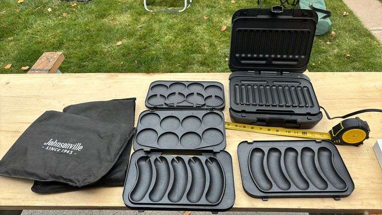 (S) JOHNSONVILLE ELECTRIC SAUSAGE GRILL WITH EXTRA PLATES (POWERS ON ...