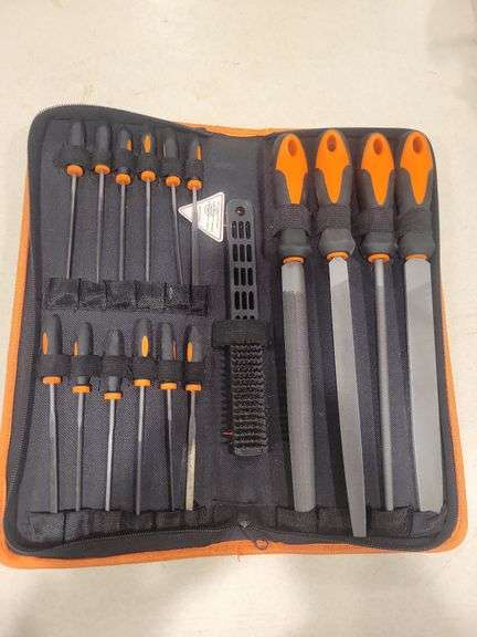 17 PIECE FILE SET WITH CASE - Isabell Auction