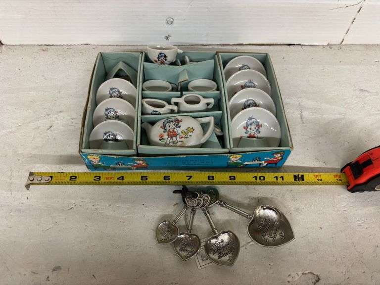 4-PIECE MEASURING SPOON SET, VINTAGE SONSCO TOY TEA SET (ONE PLATE ...