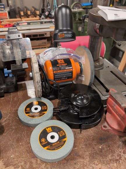 WEN 6" BENCH GRINDER WITH LIGHT & RAZOR SHARP EDGE MAKING SYSTEM WHEELS ...