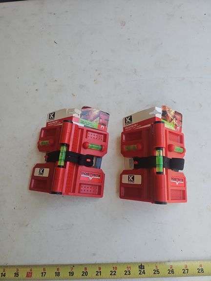 PAIR OF FOLDING POST LEVELS - Isabell Auction